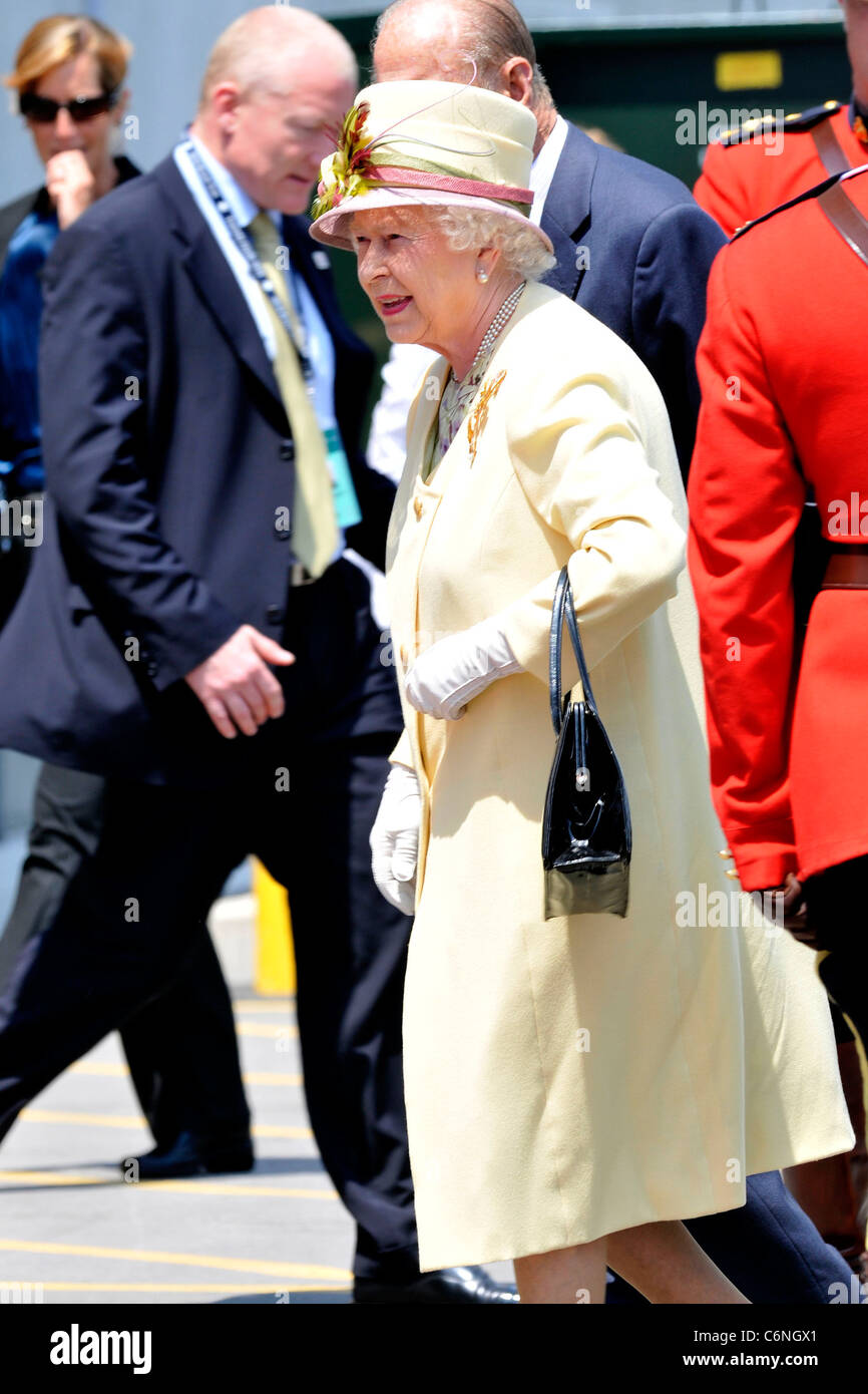 Queen Elizabeth II arrives at the Pinewood Toronto Studios. Toronto ...