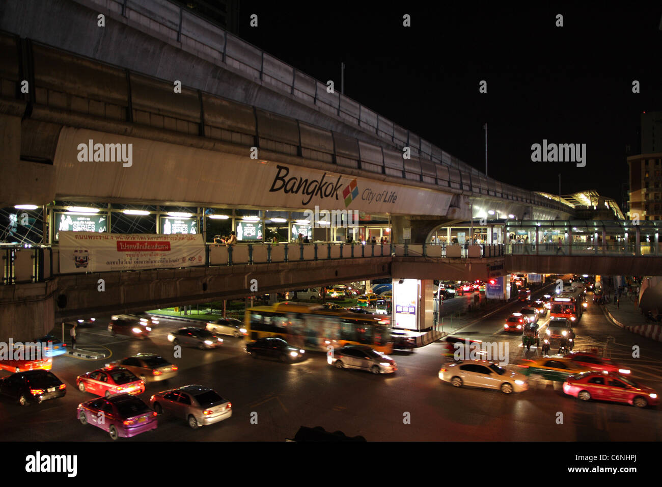 Bangkok walking street hi-res stock photography and images - Alamy