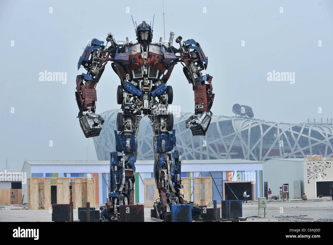 TRANSFORMER OPTIMUS PRIME FUELS CHINA'S 'GREEN DREAM' CAMPAIGN The huge ...