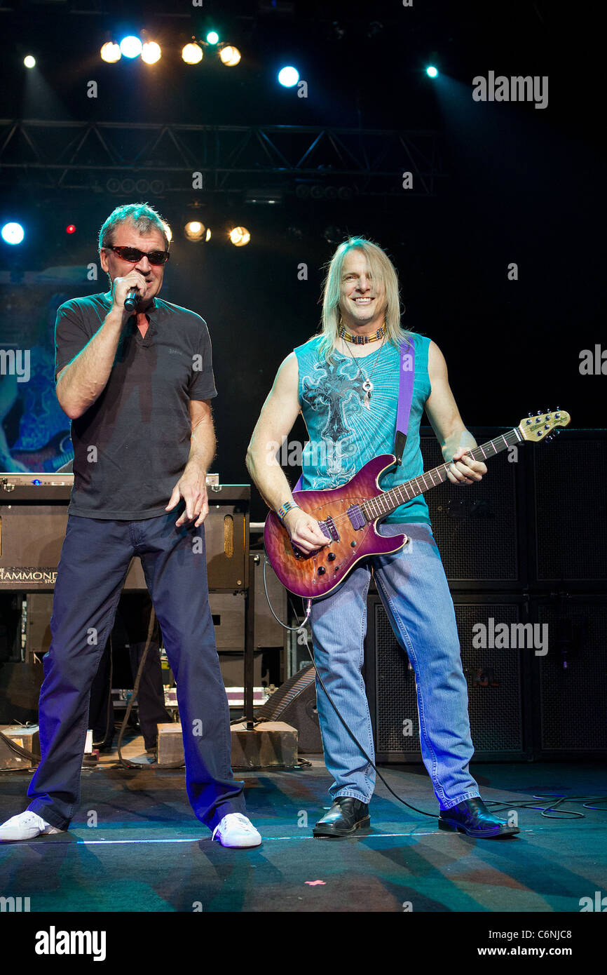 Ian gillan and steven morse right of deep purple hi-res stock ...