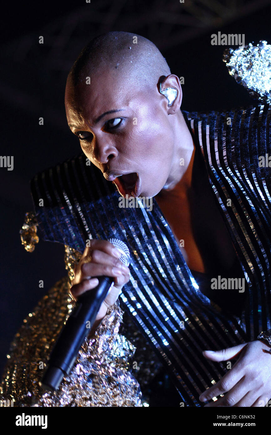 Skin, real name Deborah Dyer Skunk Anansie performing live in Moscow ...