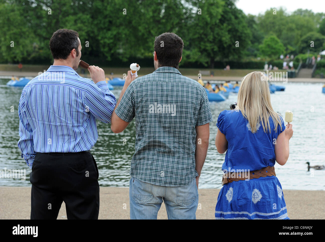 Londoners enjoy the hot weather in the city London, England - 25.06.10 ...