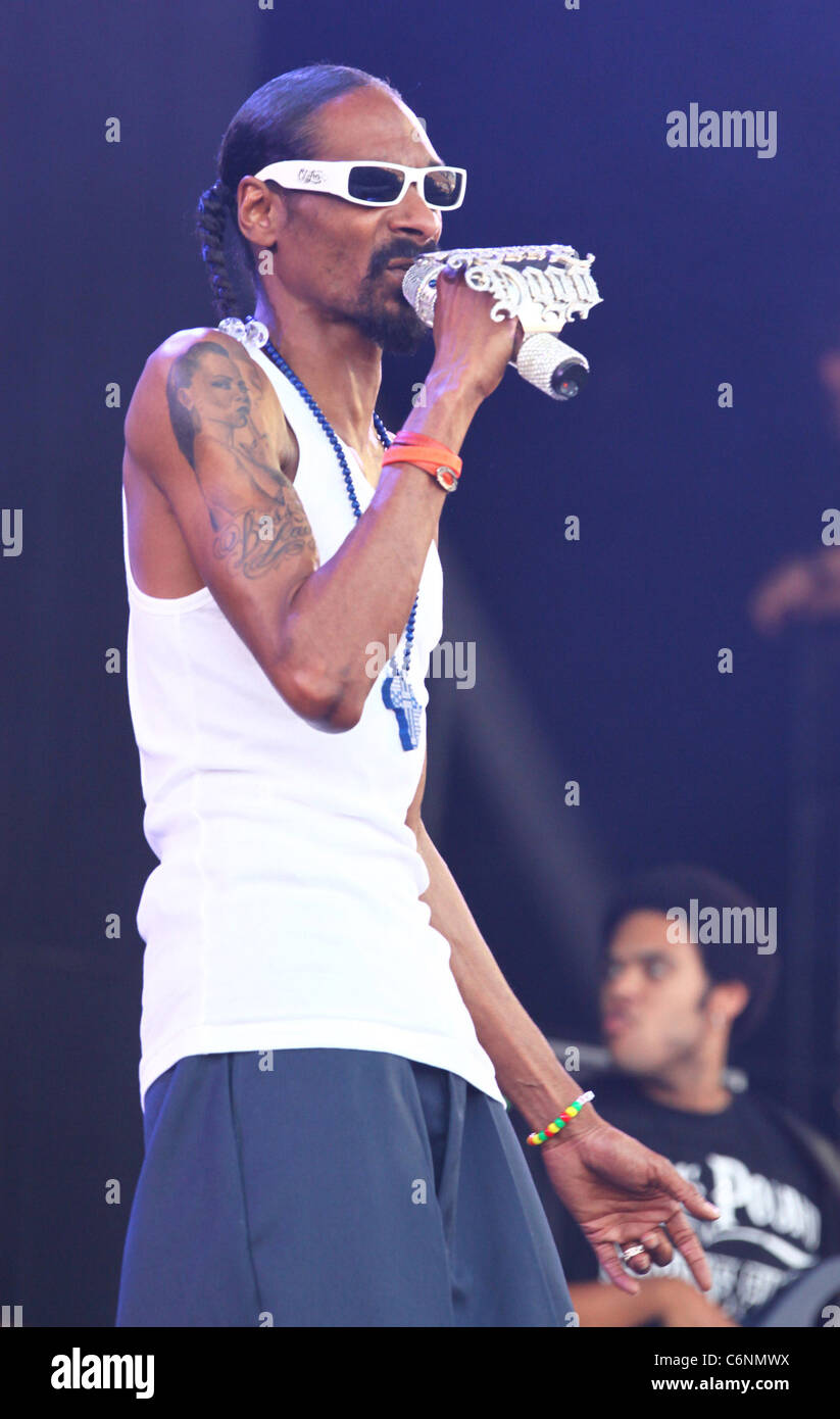 Snoop Dogg The 2010 Glastonbury Music Festival held at Worthy Farm in Pilton - Day 2 Somerset ...
