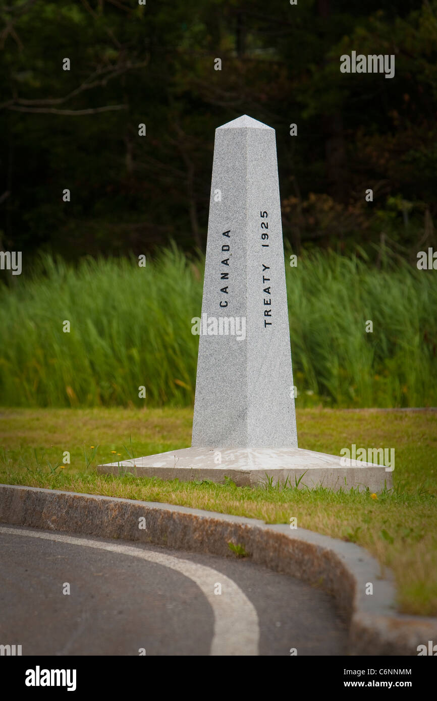 American canadian border hi-res stock photography and images - Alamy