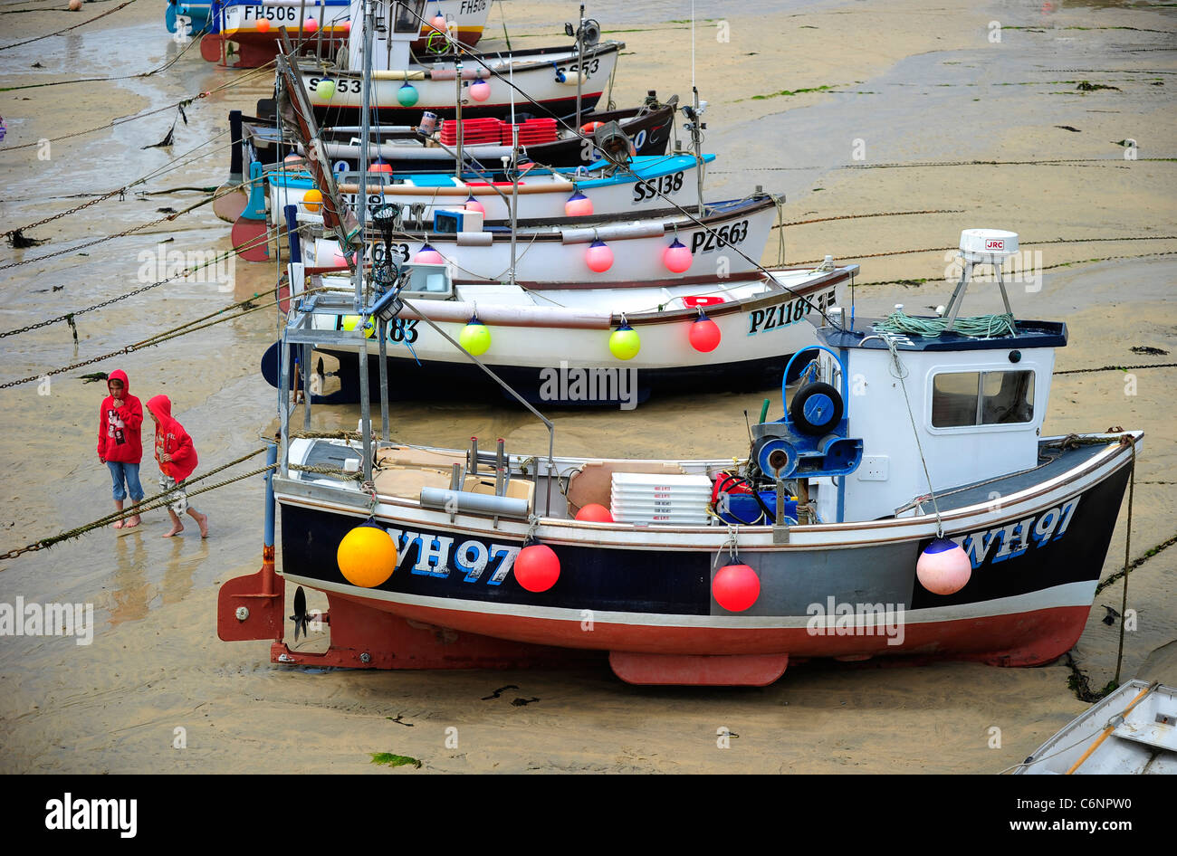 Cornish fishing boats hi-res stock photography and images - Alamy