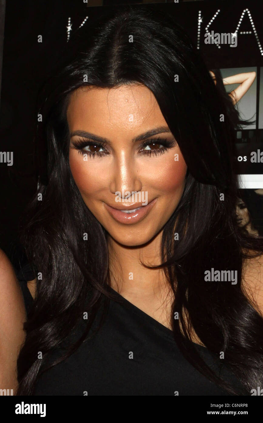 Kim Kardashian Sony Ericsson and Celebuzz celebrate KimKardashian.com ...