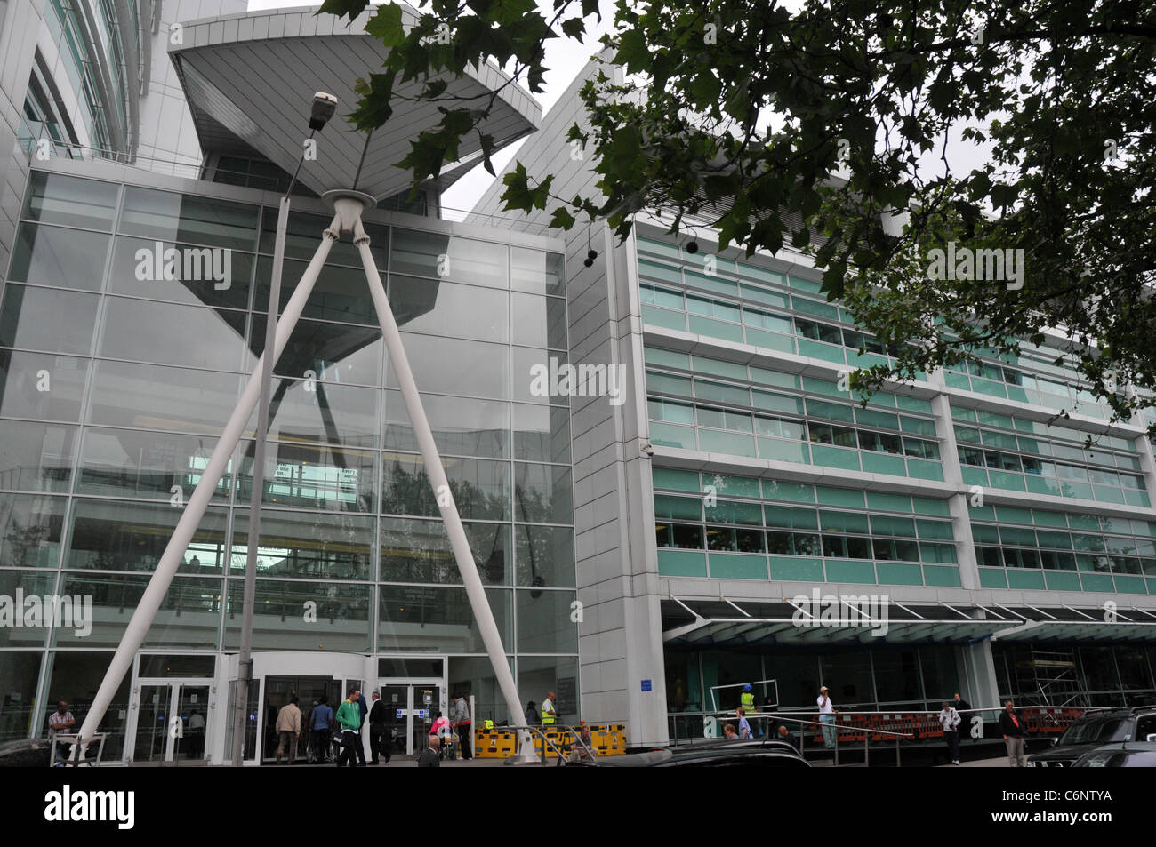 Ucl hospital hi-res stock photography and images - Alamy