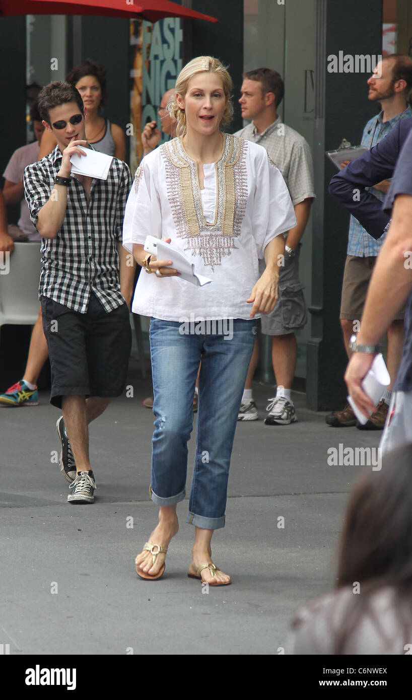 Connor Paolo and Kelly Rutherford on the set of 'Gossip Girl' in ...