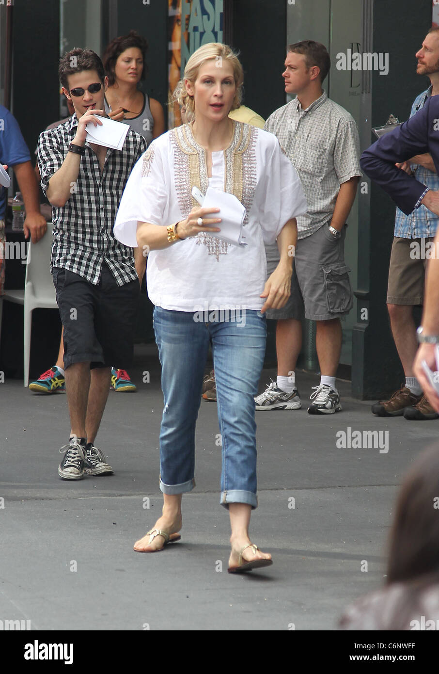Connor Paolo and Kelly Rutherford on the set of 'Gossip Girl' in ...