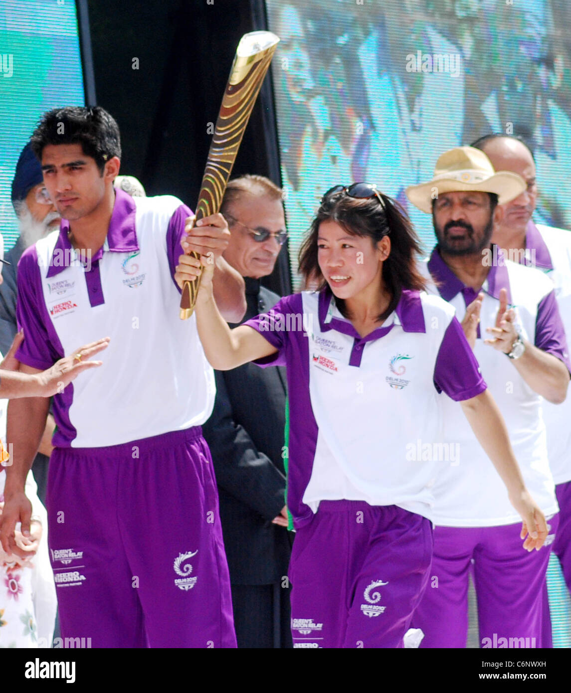 Indian boxers Vijendra Singh and Mary Kom run with The Queen's Baton ...