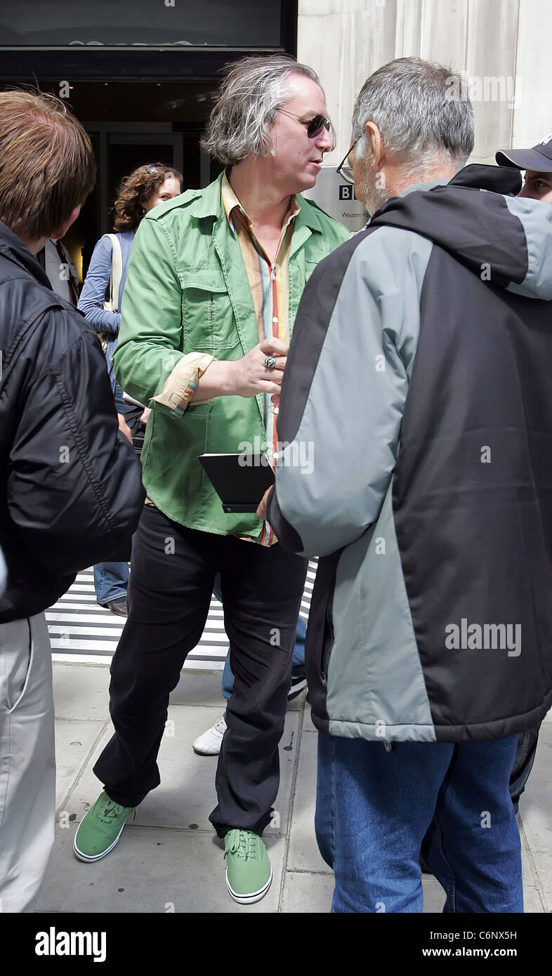 Guitarist peter buck hi-res stock photography and images - Alamy
