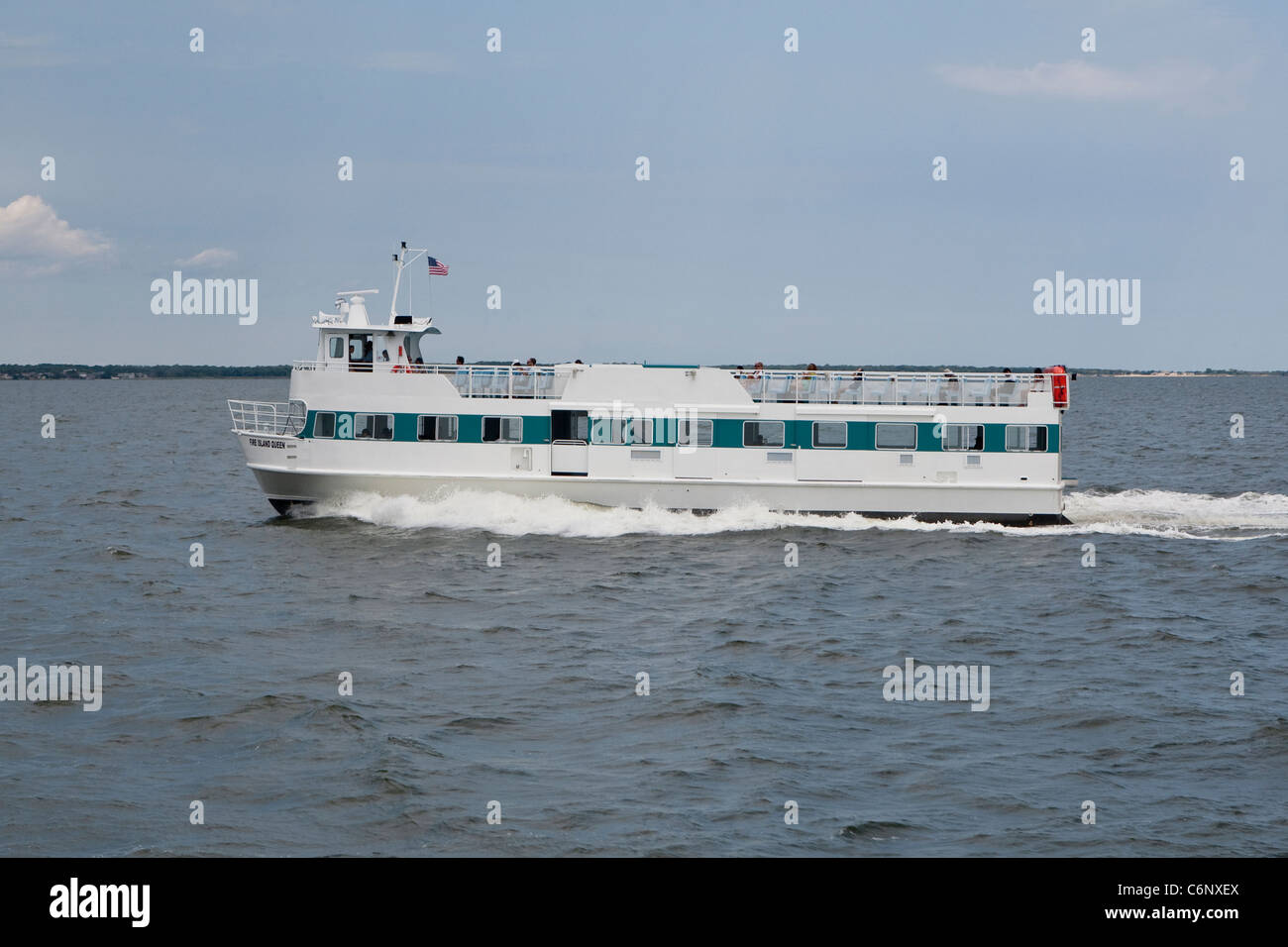 Fire Island ferry sails into the Great South Bay to the Bay Shore ...