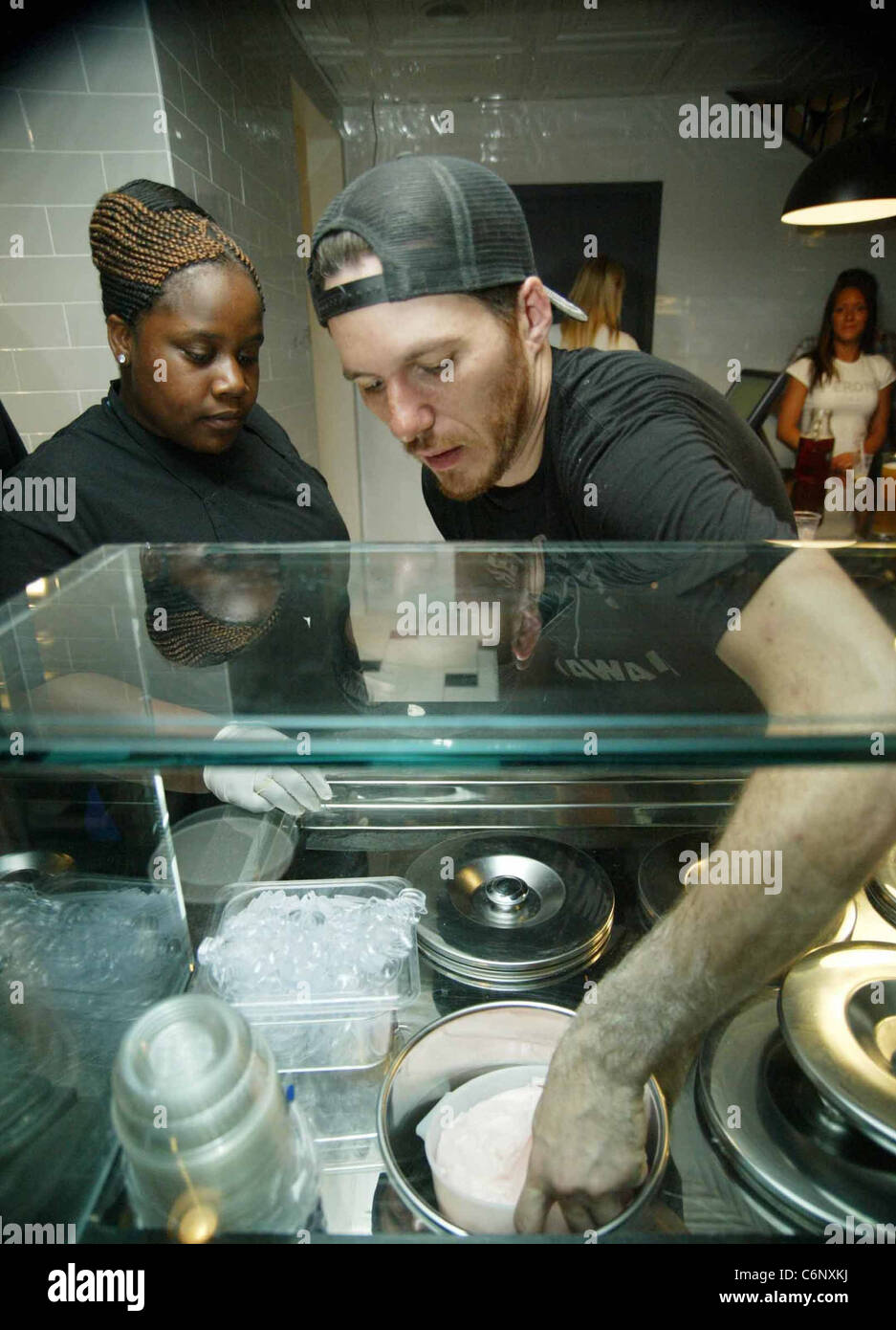 Top Chef Chicago' contestant Spike Mendelsohn celebrates the opening of ...