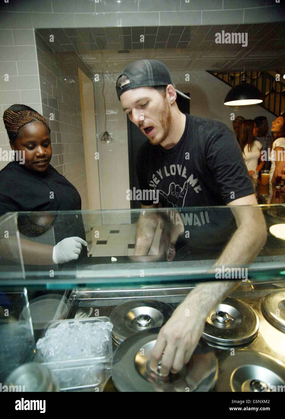 Top Chef Chicago' contestant Spike Mendelsohn celebrates the opening of ...