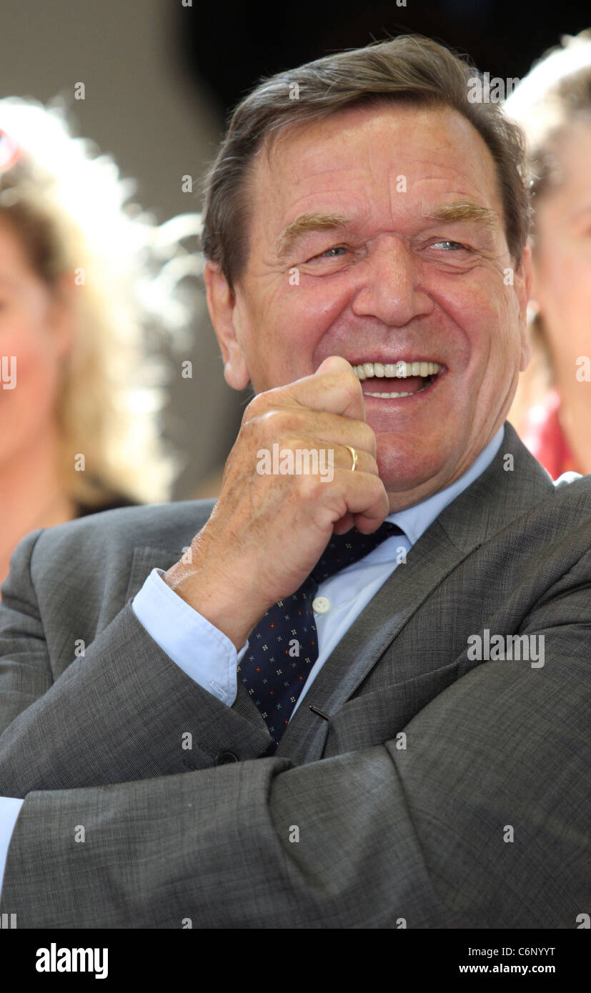 Former German Chancellor Gerhard Schroder visits a German school in St ... Former German Chancellor Gerhard Schroder visits a German school in St ...