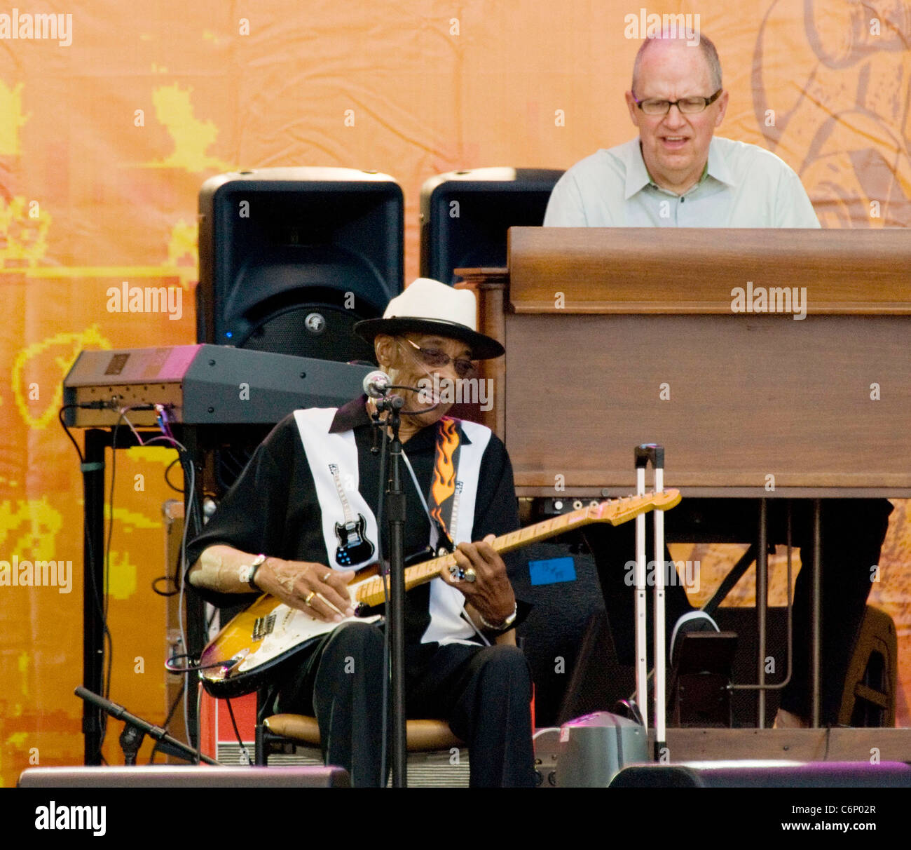 Hubert Sumlin Crossroads Guitar Festival 2010 at Toyota Park llinois ...