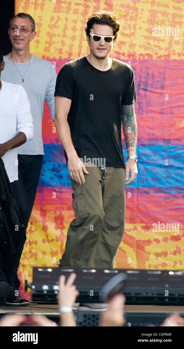 John mayer crossroads guitar festival hi-res stock photography and ...
