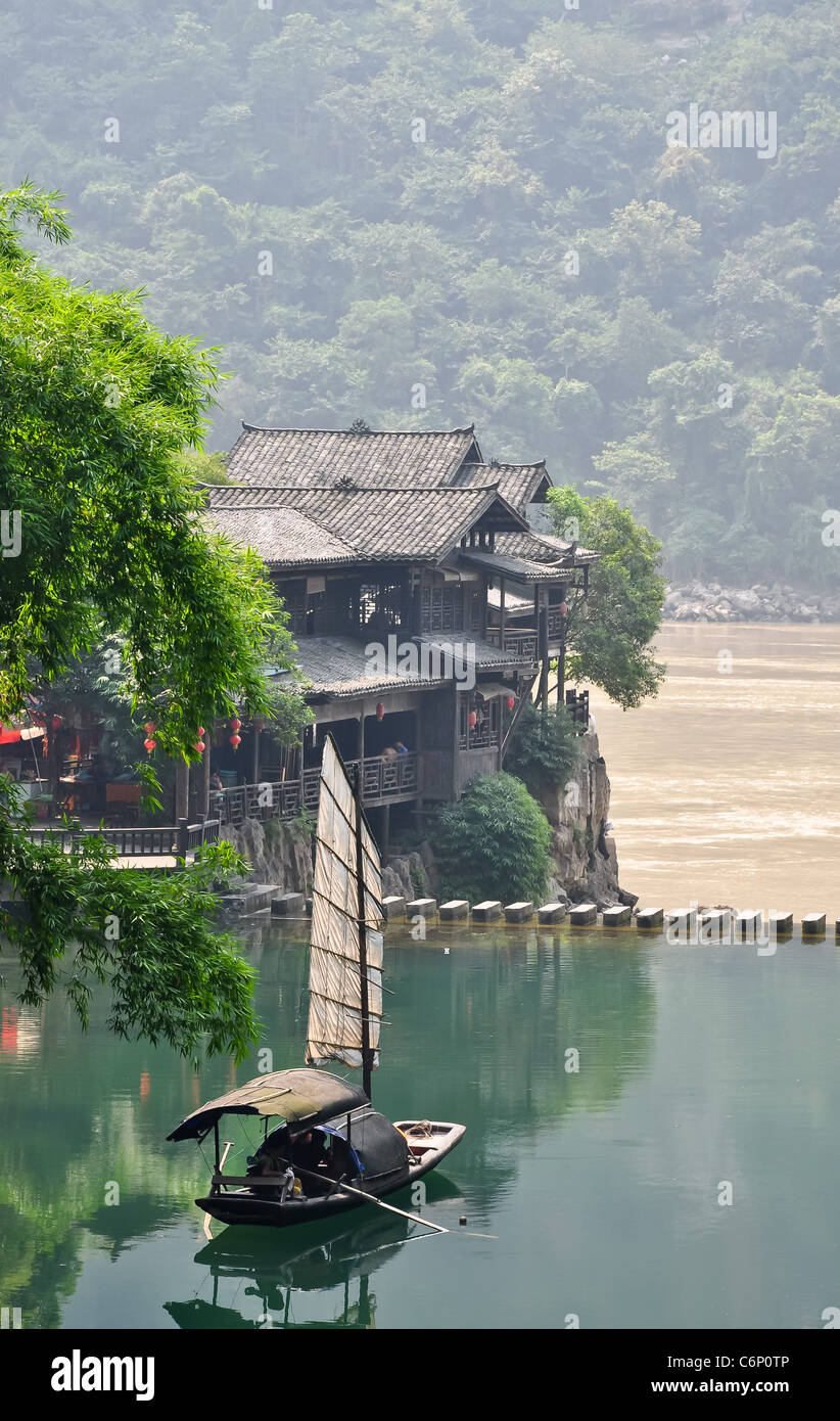 Fishing boat junk chinese hi-res stock photography and images - Alamy