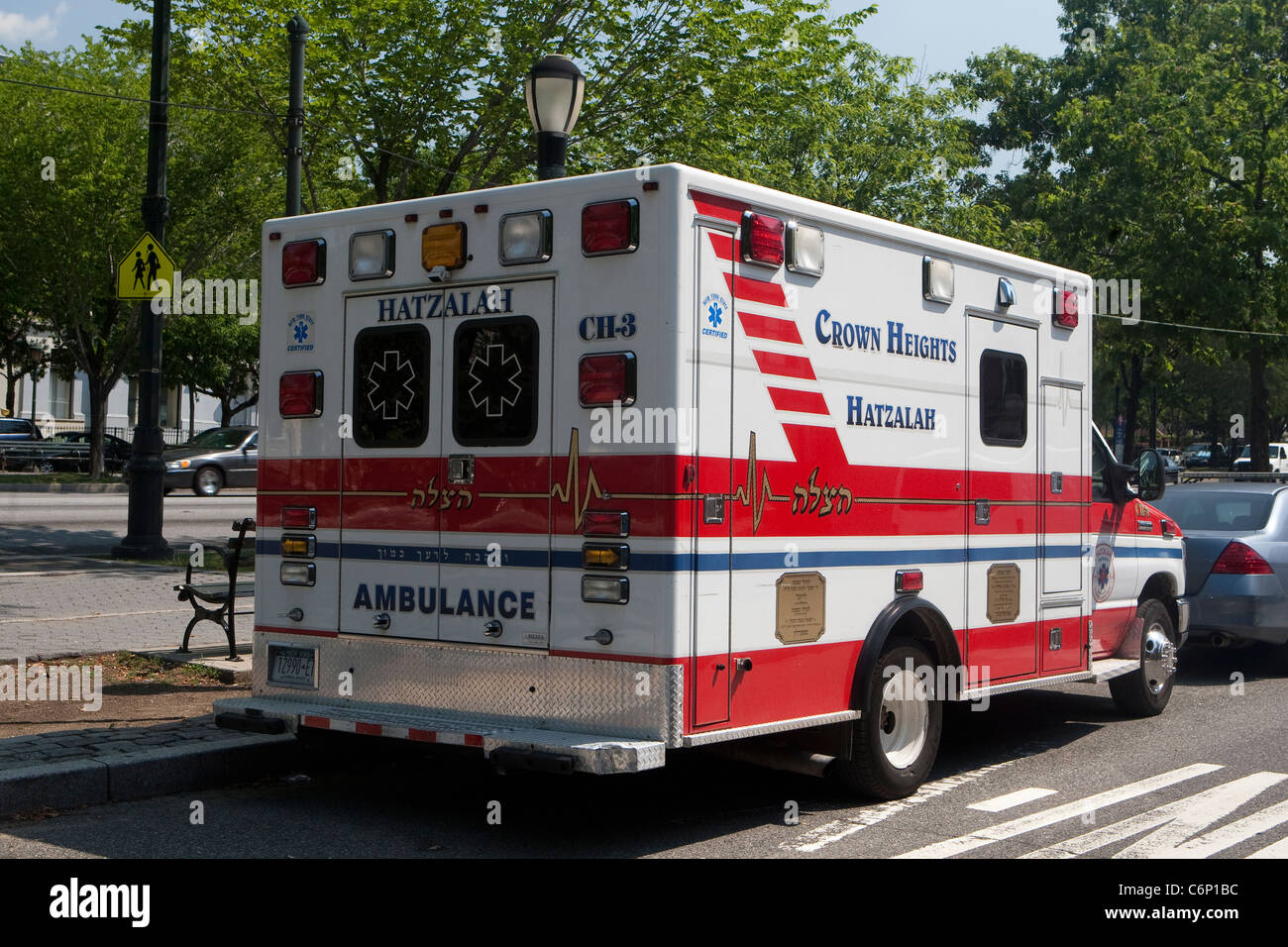 Hatzalah ambulance hi-res stock photography and images - Alamy
