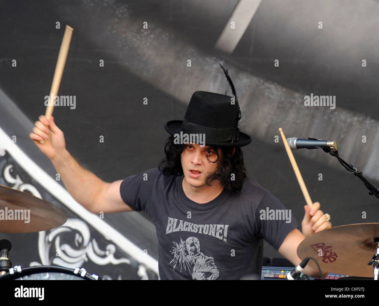 Jack white the dead weather hi-res stock photography and images - Alamy