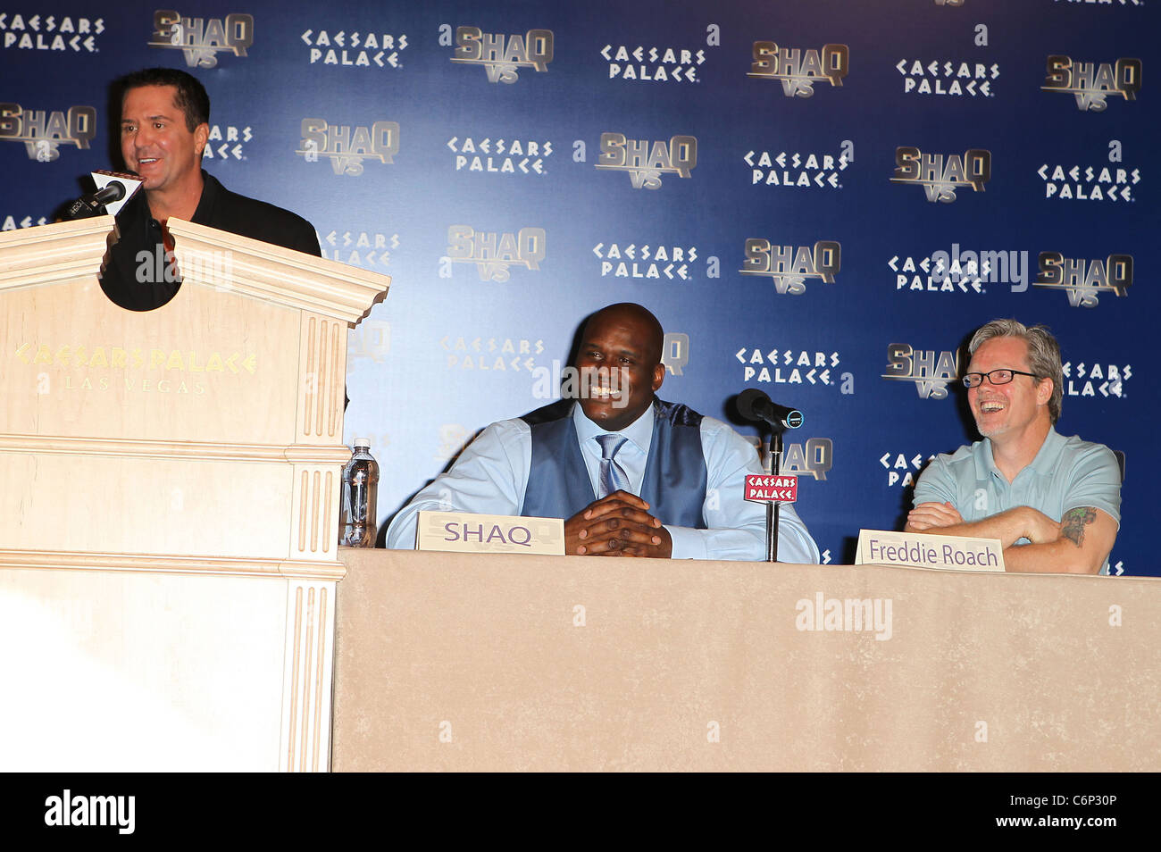 Mike Goldberg, Shaquille O'Neal and Freddie Roach ABC's 'Shaq Vs ...