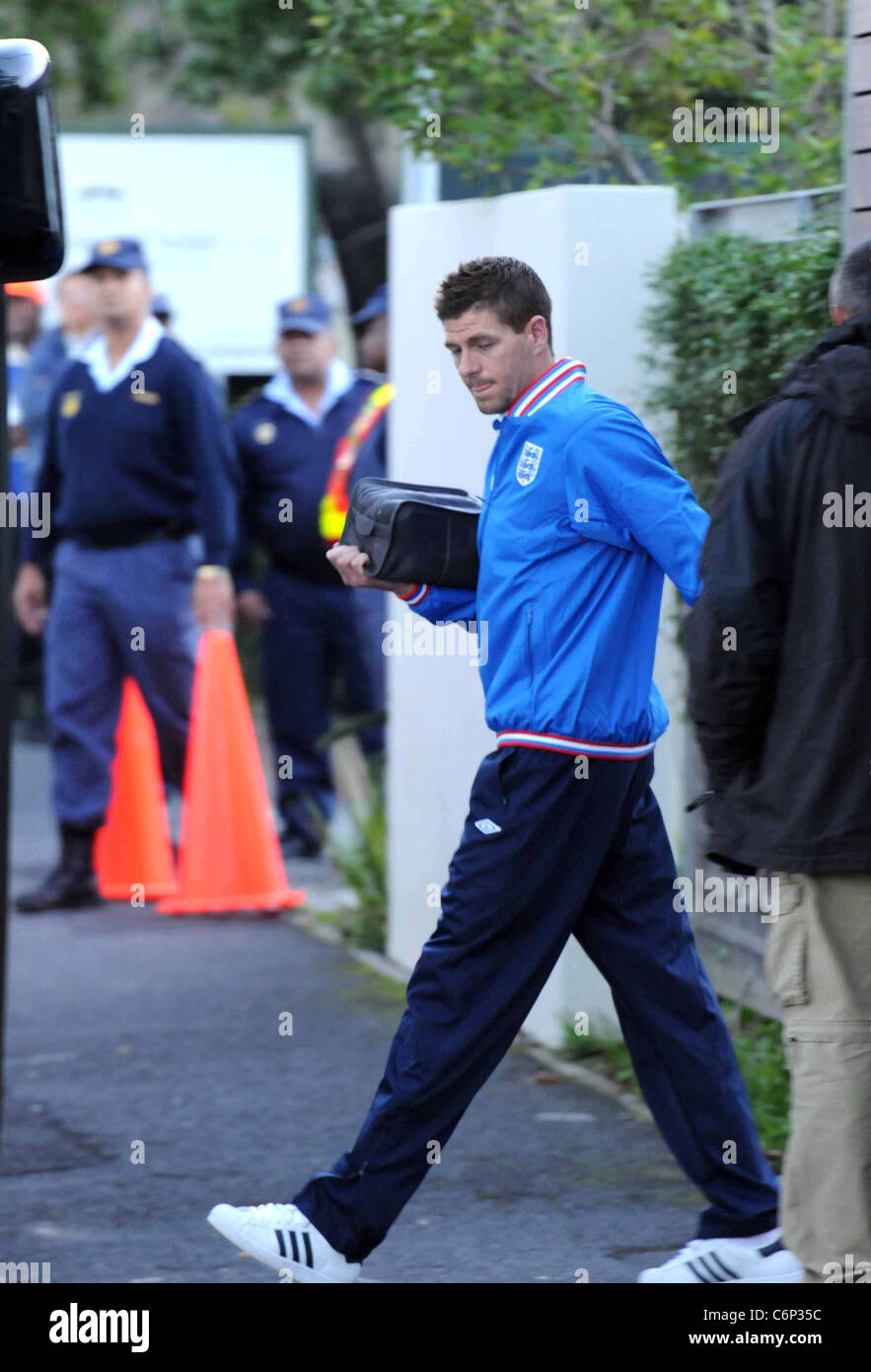 Steven Gerrard The England team boards a coach for a last-minute ...