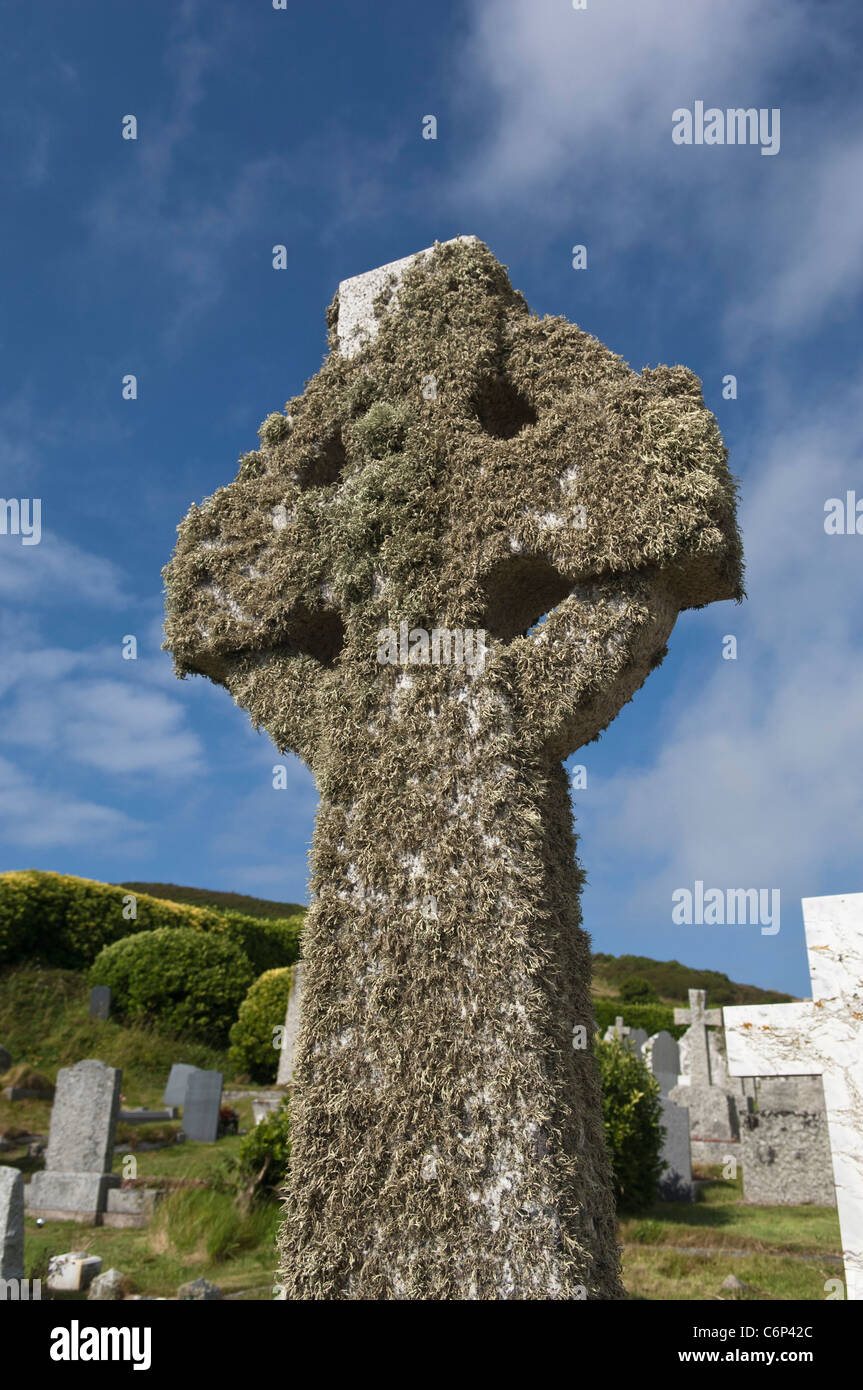 Celtic Cross Grave Stone in Mortehoe Graveyard, North Devon, England ...