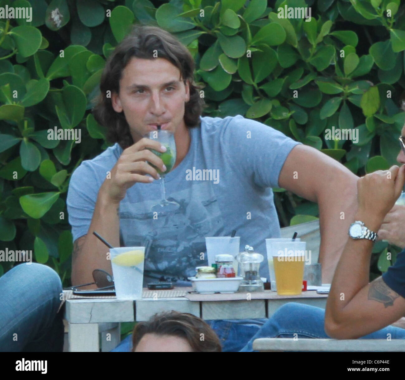 Zlatan Ibrahimovic has lunch with friends while on holiday in Miami ...