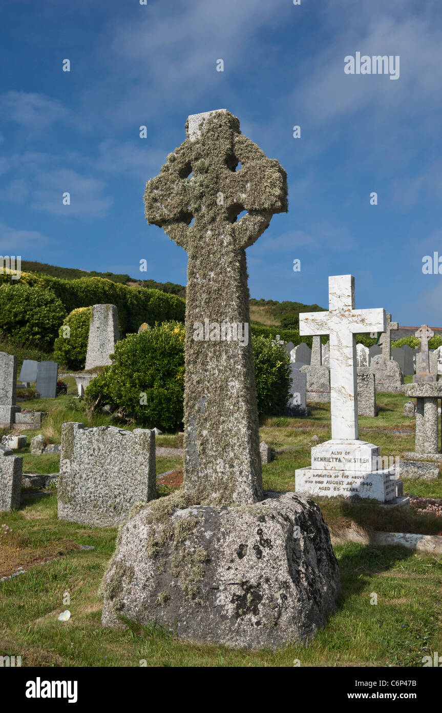 Celtic Cross Grave Stone in Mortehoe Graveyard, North Devon, England ...
