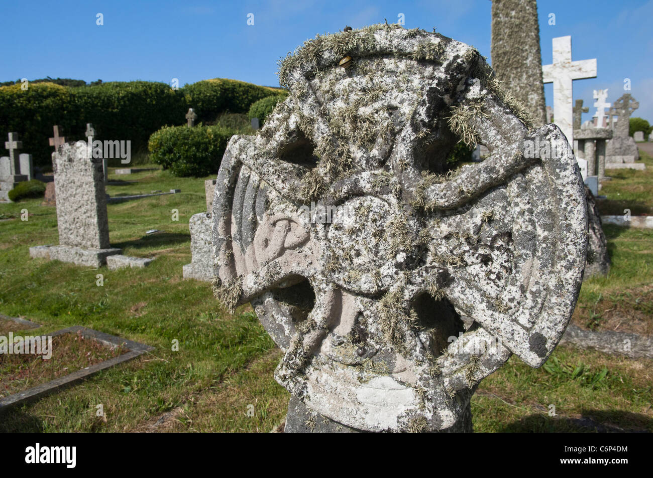 Lichen encrusted tombstone hi-res stock photography and images - Alamy