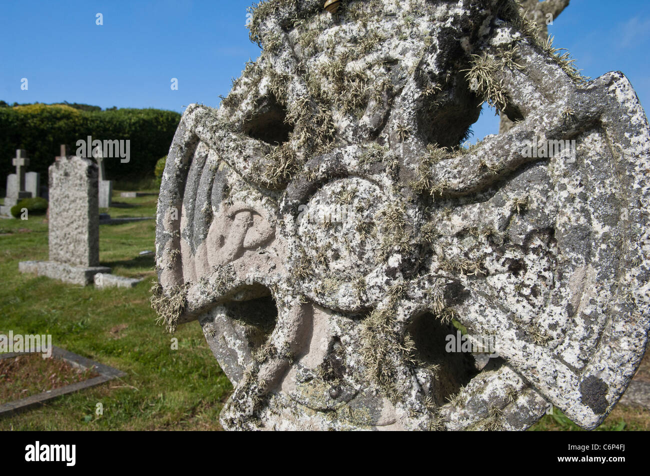 Celtic Cross Grave Stone in Mortehoe Graveyard, North Devon, England ...