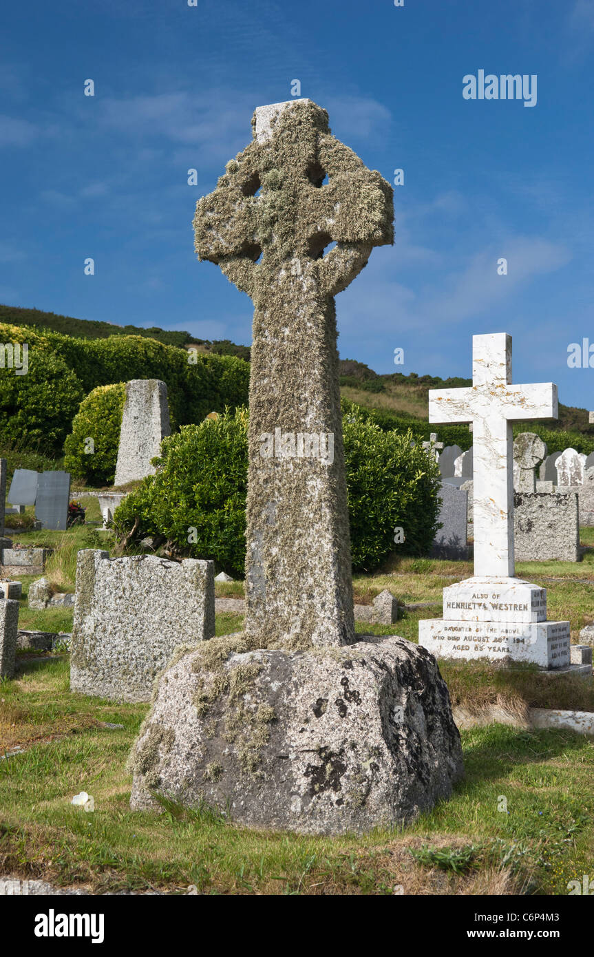 Celtic Cross Grave Stone in Mortehoe Graveyard, North Devon, England ...