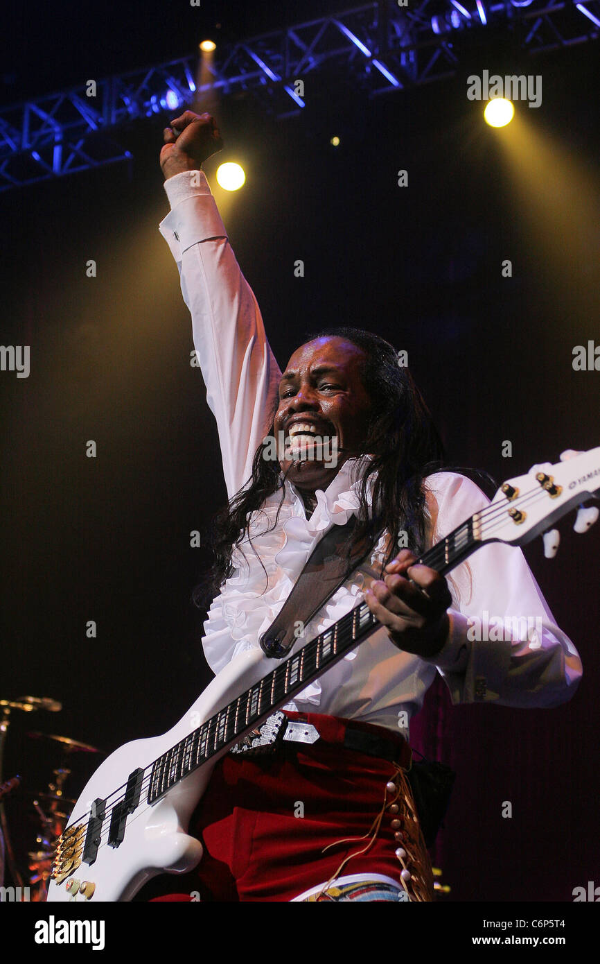 Verdine White of Earth,Wind and Fire perform at the Seminole Hard Rock ...