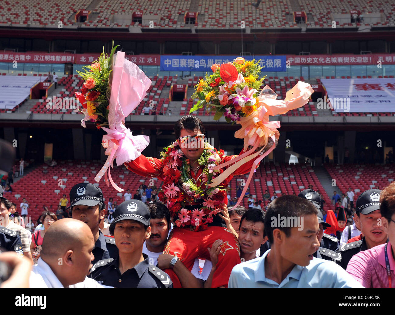 ACROBAT'S STUNT ENDS IN TRIUMPH Daredevil Ahdili floats gracefully down ...