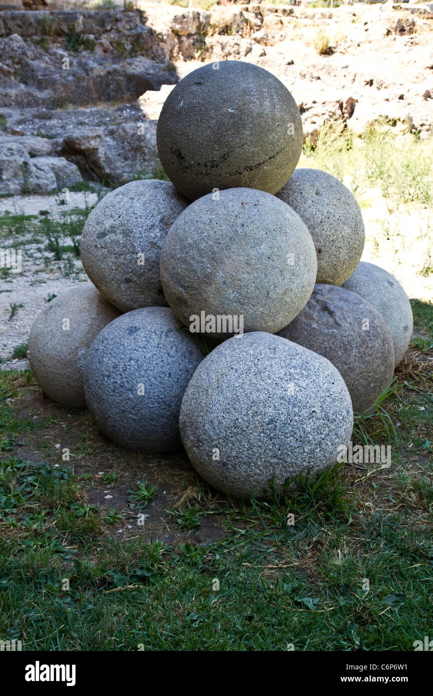 Huge stones hi-res stock photography and images - Alamy