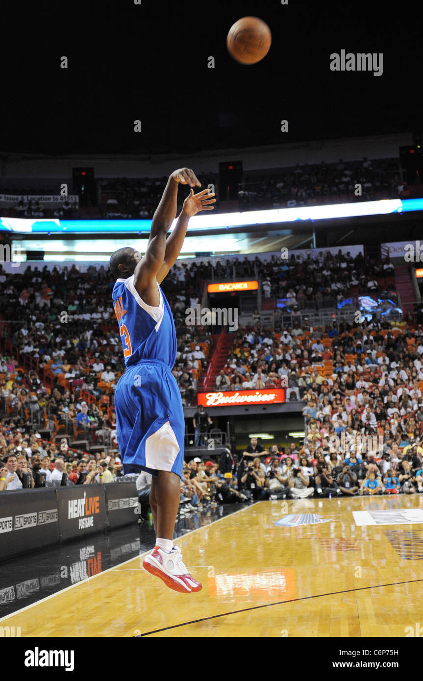 Dwayne Wade appears at the 'Zo's Summer Groove' charity basketball game ...