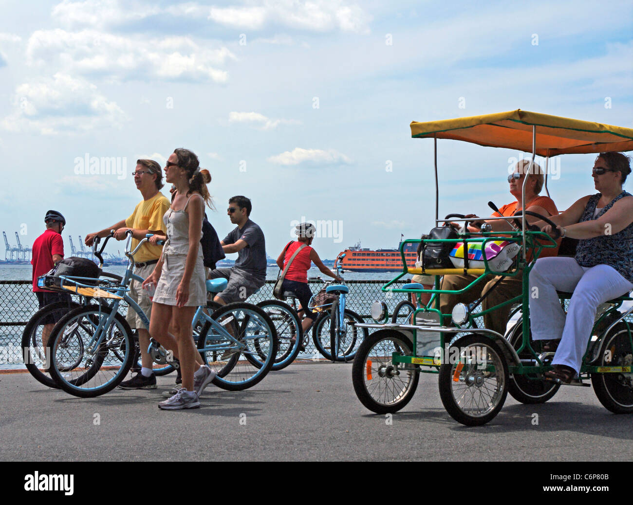 Fun recreational activities in New York Harbor on Govern0rs Island, USA ...