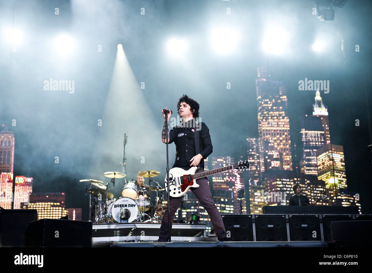 Green Day performing live at Wembley Stadium in London London, England ...