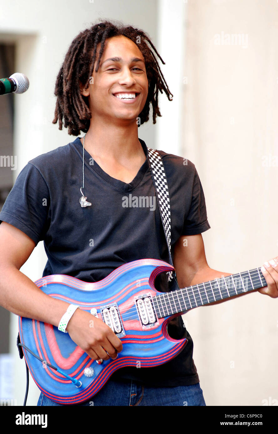 Allstar Weekend The 30th Annual Taste of Chicago concert at Grant Park ...