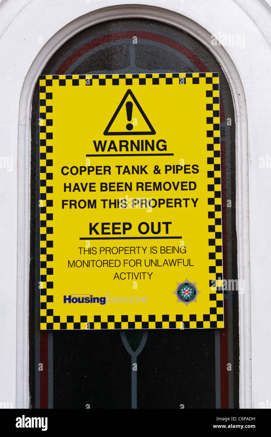 Theft warning sign hi-res stock photography and images - Alamy