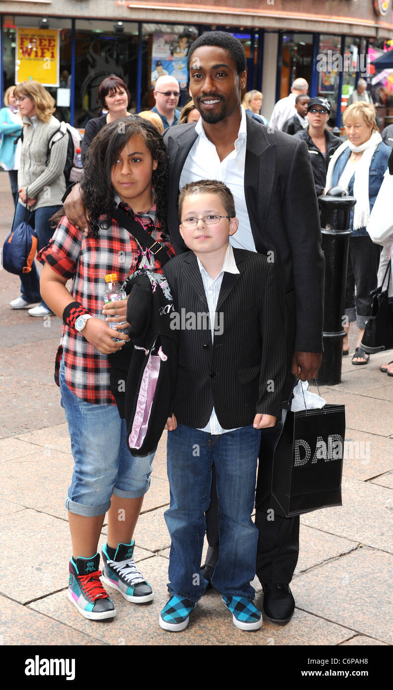 Simon Webbe and family Shrek Forever After - gala screening held at the ...