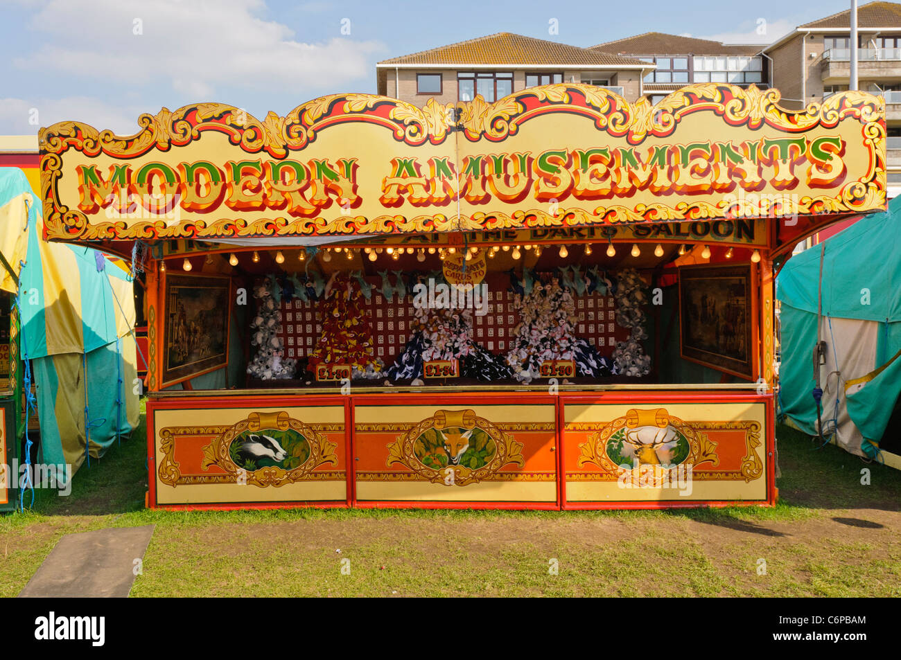 Darts stall at a fairground Stock Photo - Alamy