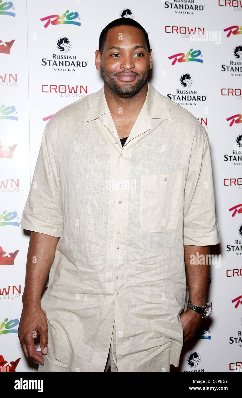 Robert Horry Celebrities hit the red carpet for the official opening ...