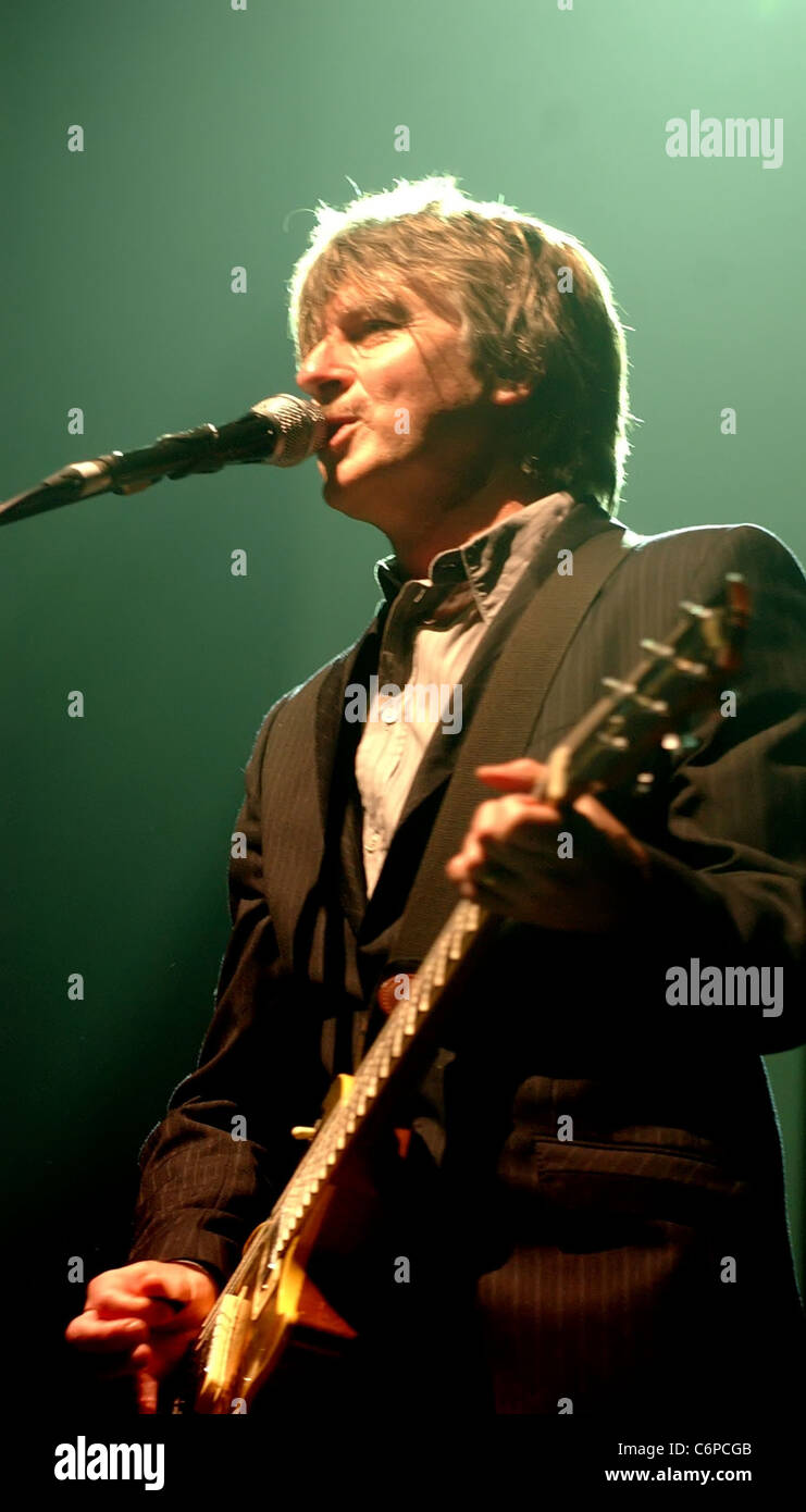 Neil finn singer hi-res stock photography and images - Alamy