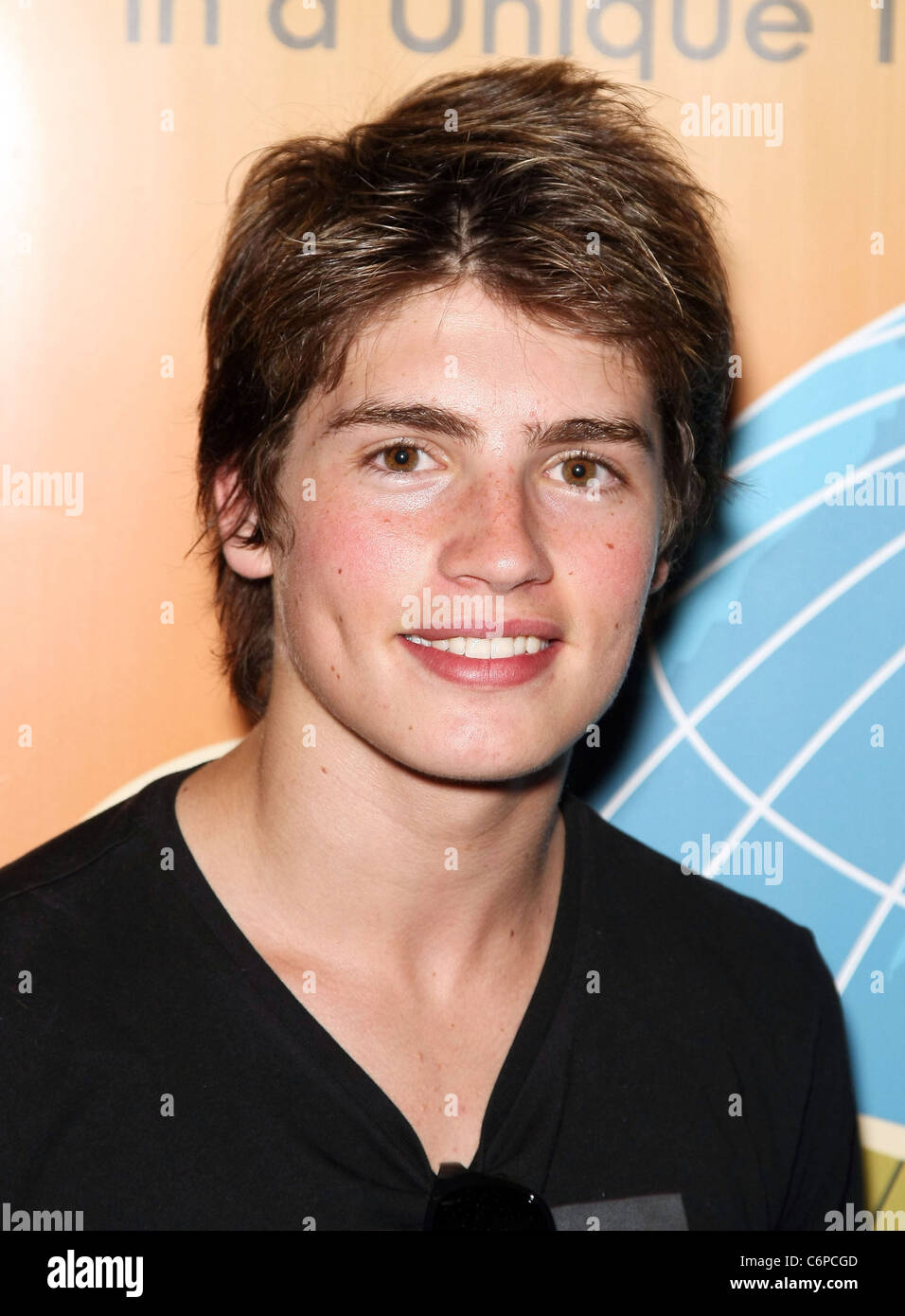 Greg sulkin hi-res stock photography and images - Alamy