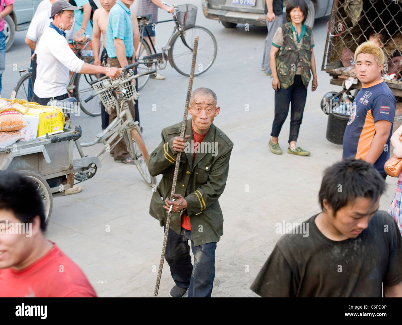 WANDERING FAMILY A homeless family in China has become an odd tourist ...