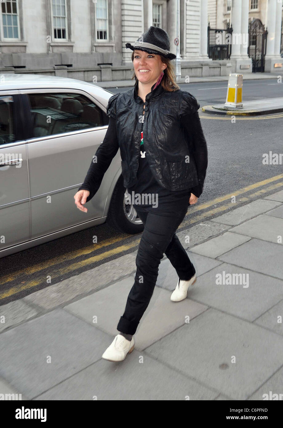 Singer, Cerys Matthews arrives at the Merrion Hotel wearing white shoes ...