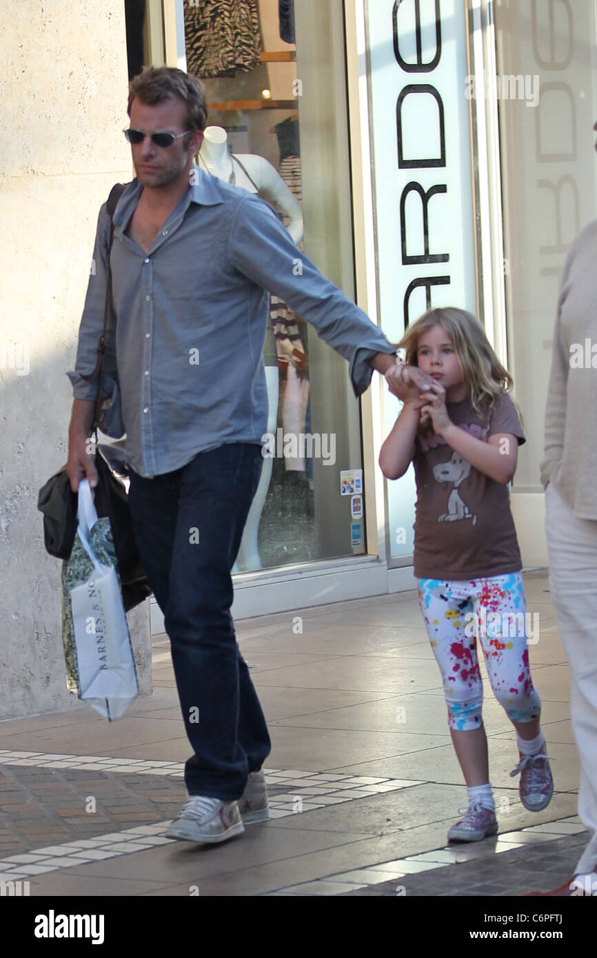 Hung star Thomas Jane out shopping with his kids at the grove Los ...