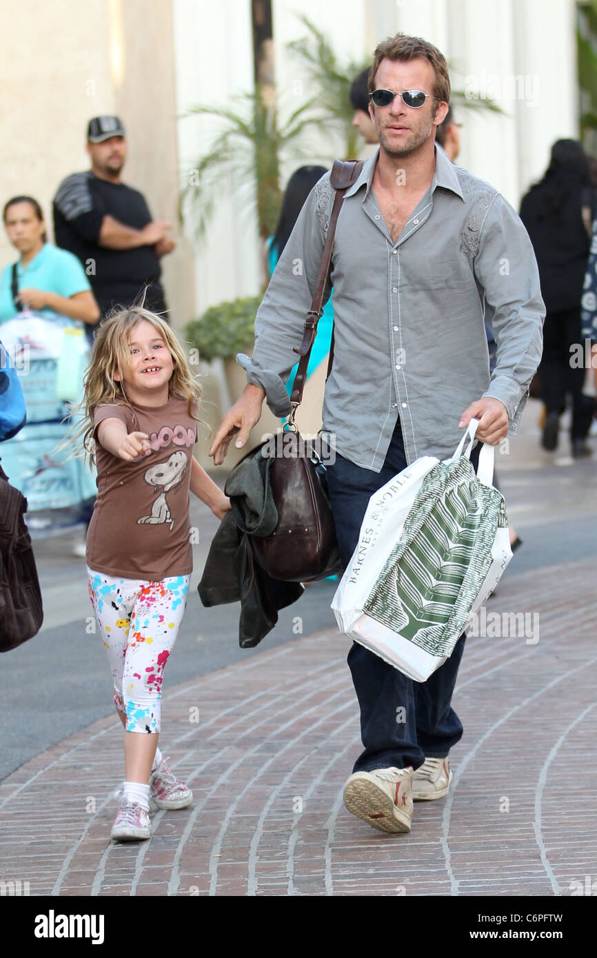 Hung star Thomas Jane out shopping with his kids at the grove Los ...