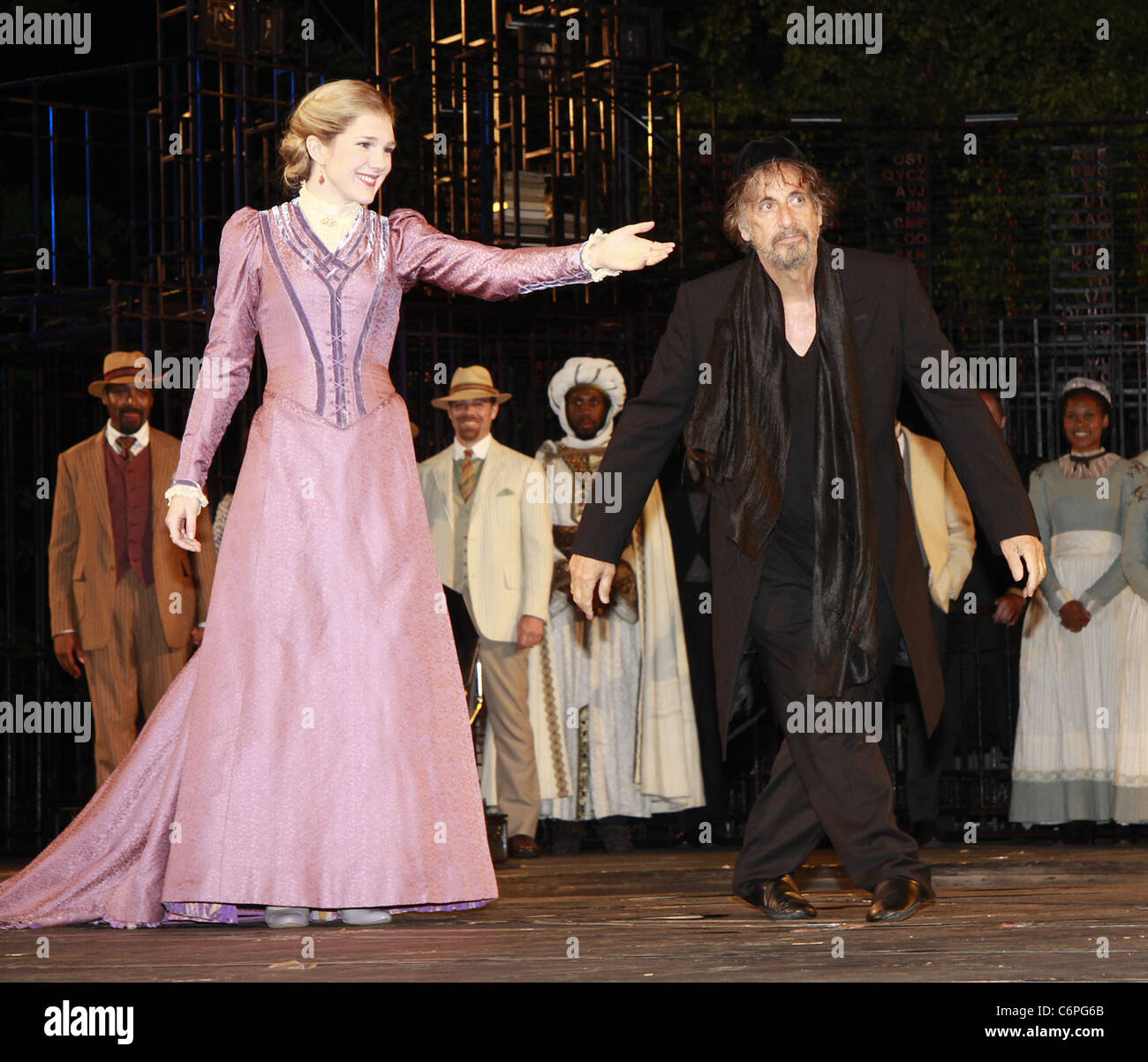 Shakespeare curtain call hi-res stock photography and images - Alamy